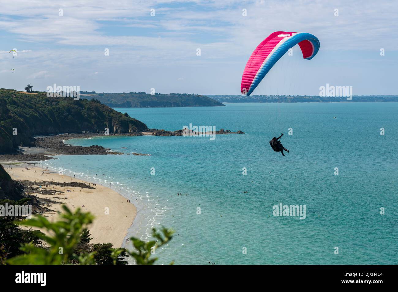 Paragliding flight over the beach on the cliffs Stock Photo - Alamy