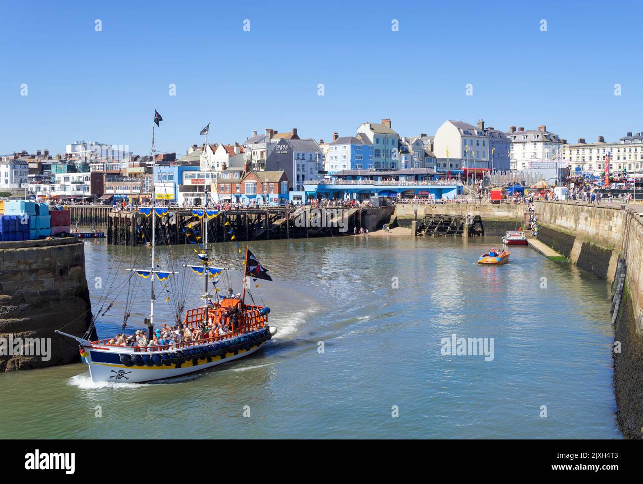 Bridlington Pirate Ship tourist boat tour Bridlington marina and ...