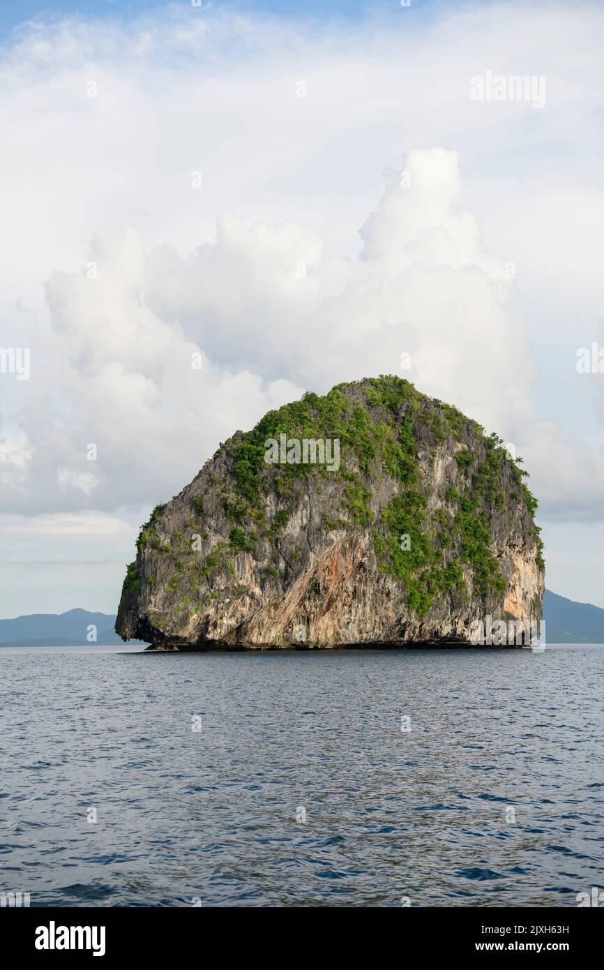 Philippines scenic, Palawan - El Nido island hopping tour view of karst ...