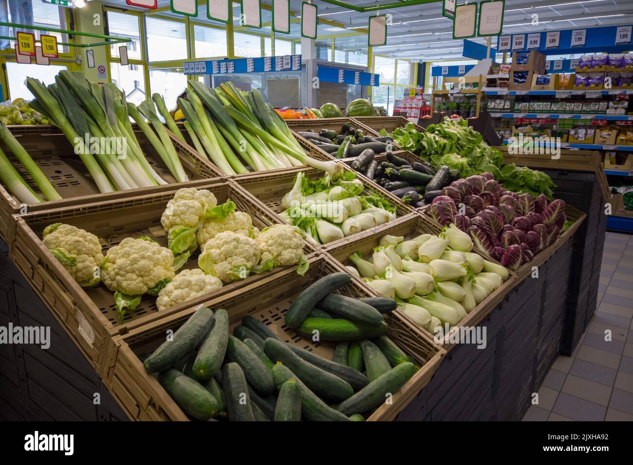 Supermarket stalls hi-res stock photography and images - Alamy
