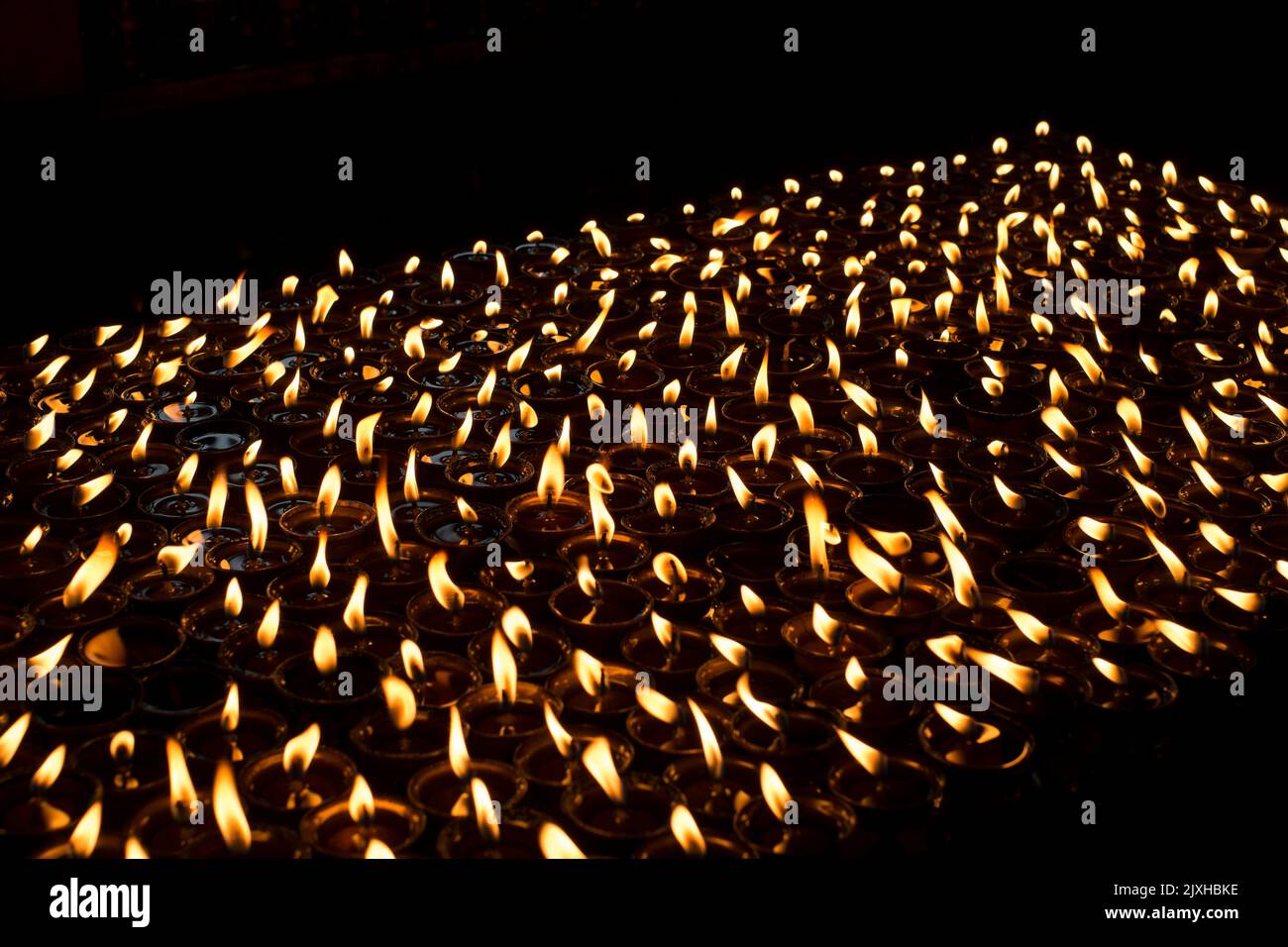 Candle flame vector hi-res stock photography and images - Alamy