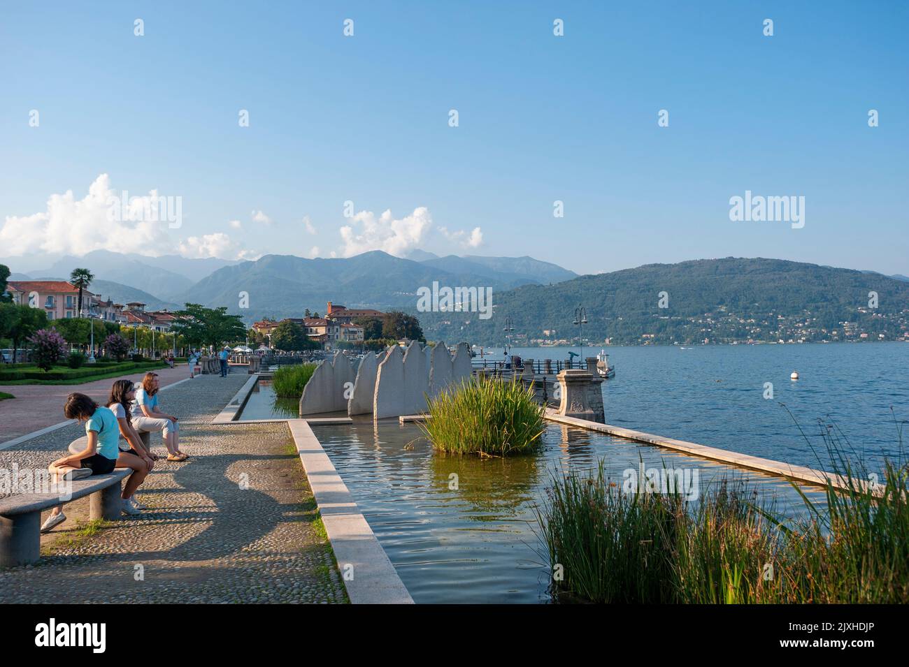 Promenade lago maggiore hi-res stock photography and images - Alamy