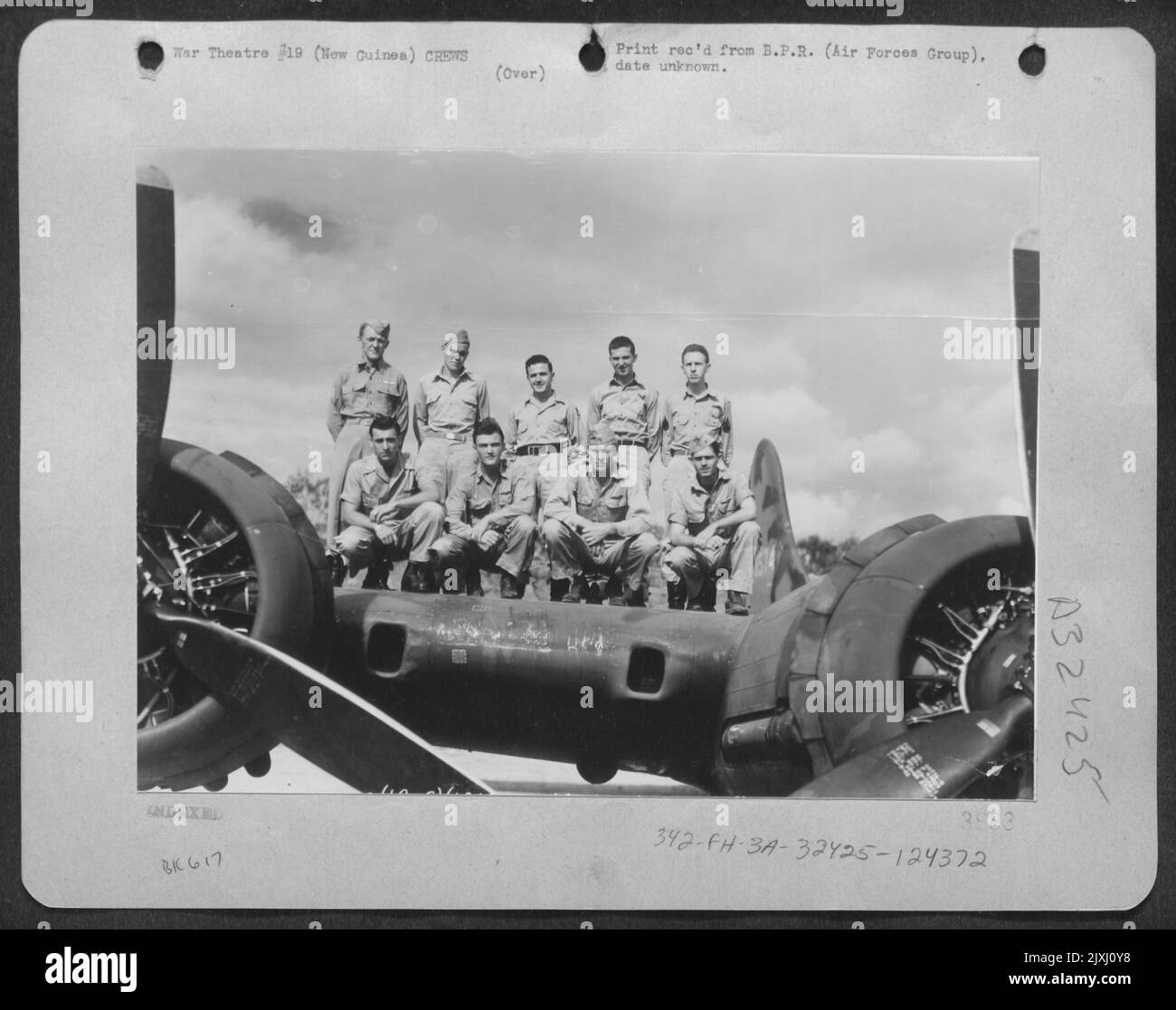Crew Of The Boeing B-17 "Flying Fortress" Of The Fifth Air Force In New ...