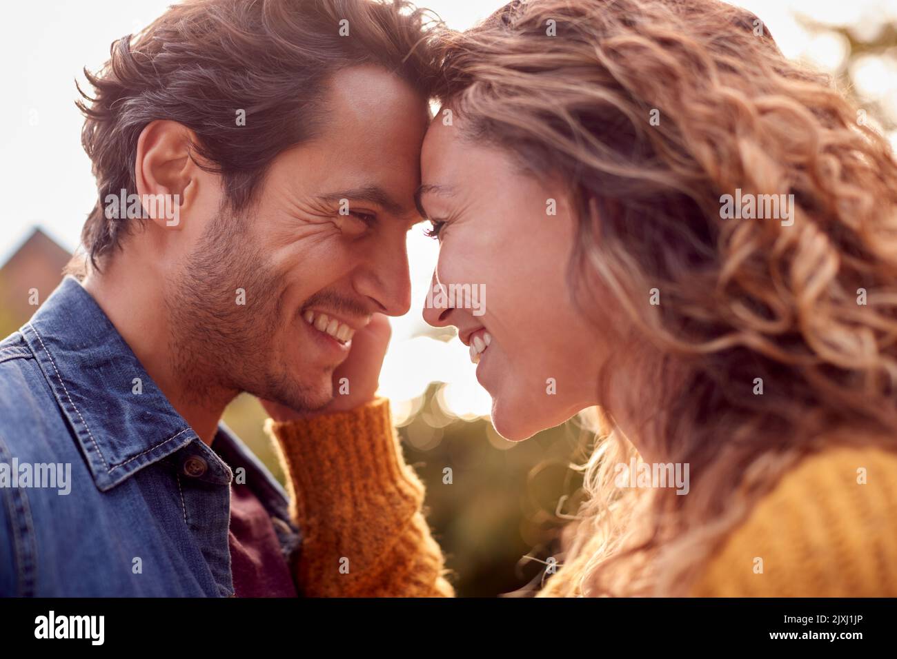 Two heads together men hi-res stock photography and images - Alamy