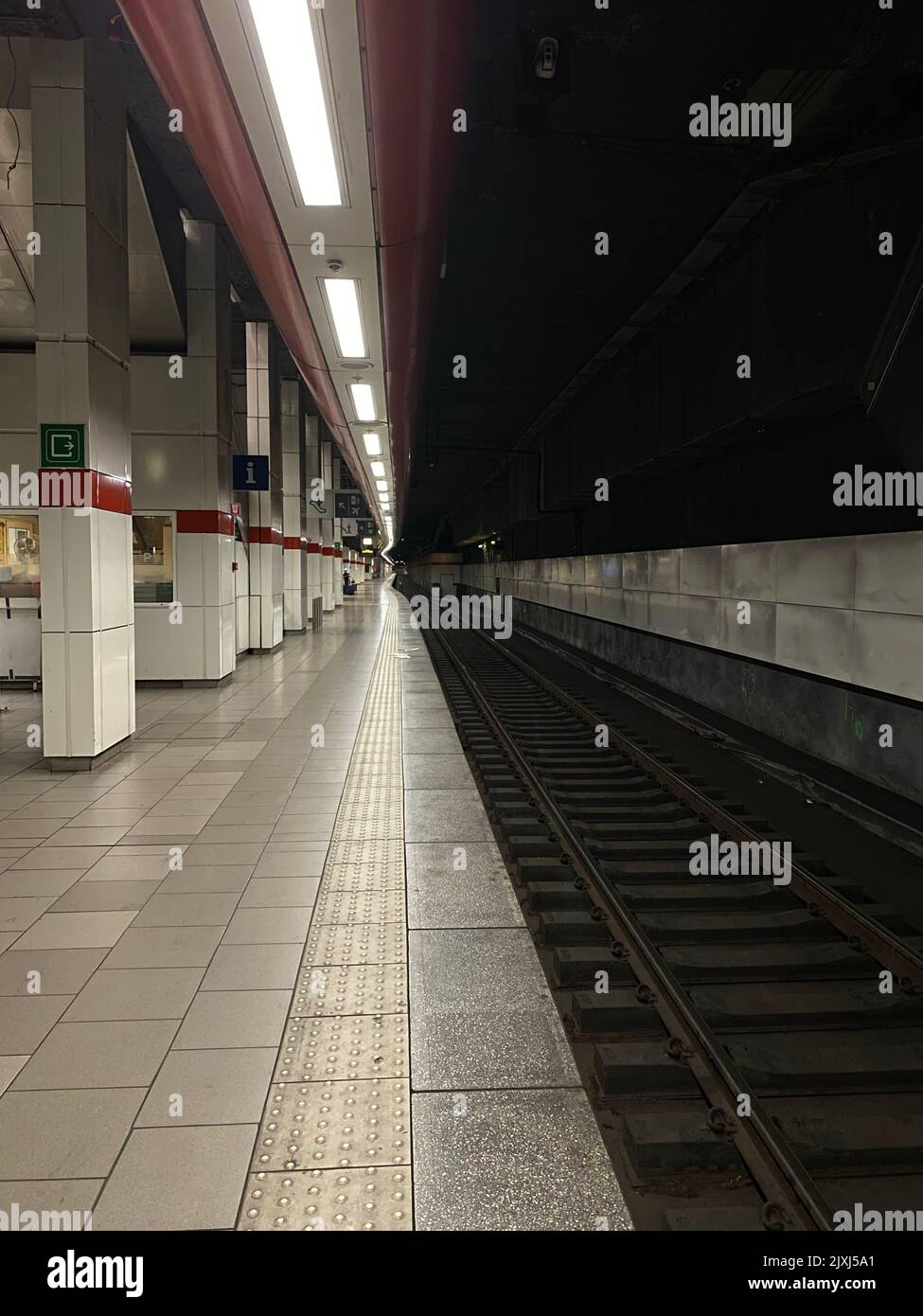 Subway train at a railroad station hi-res stock photography and images ...