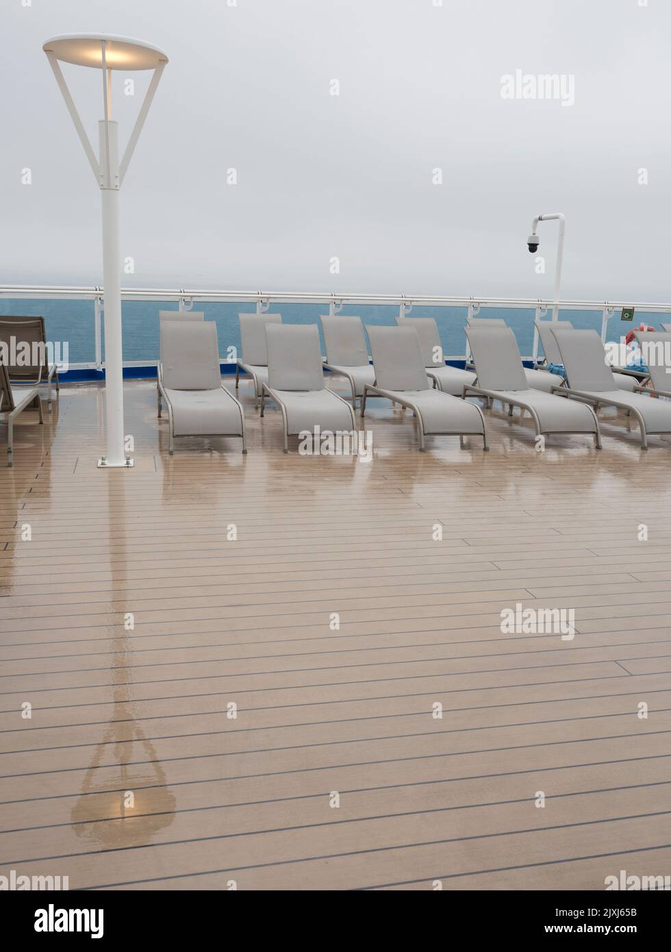 Grey miserable sky hi-res stock photography and images - Alamy