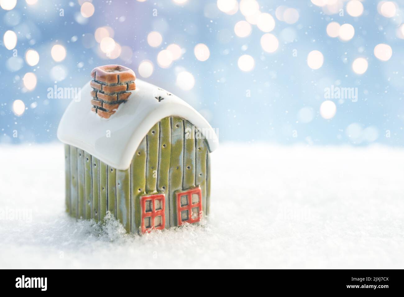 Christmas lights house snow hi-res stock photography and images - Alamy