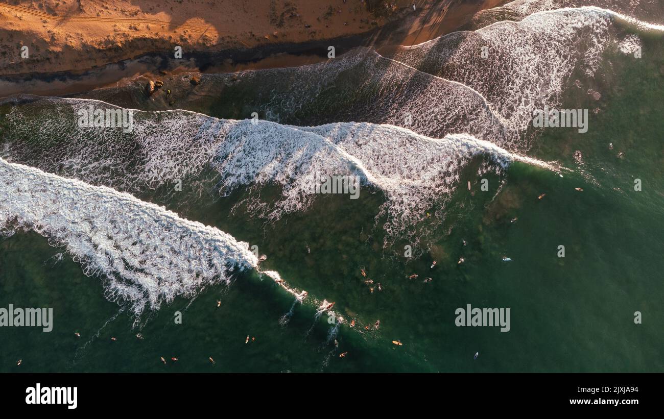 Lines ocean waves hi-res stock photography and images - Alamy
