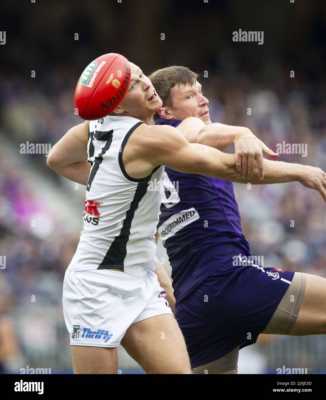 Tom Clurey of Port Adelaide and Scott Jones of the Fremantle Dockers ...