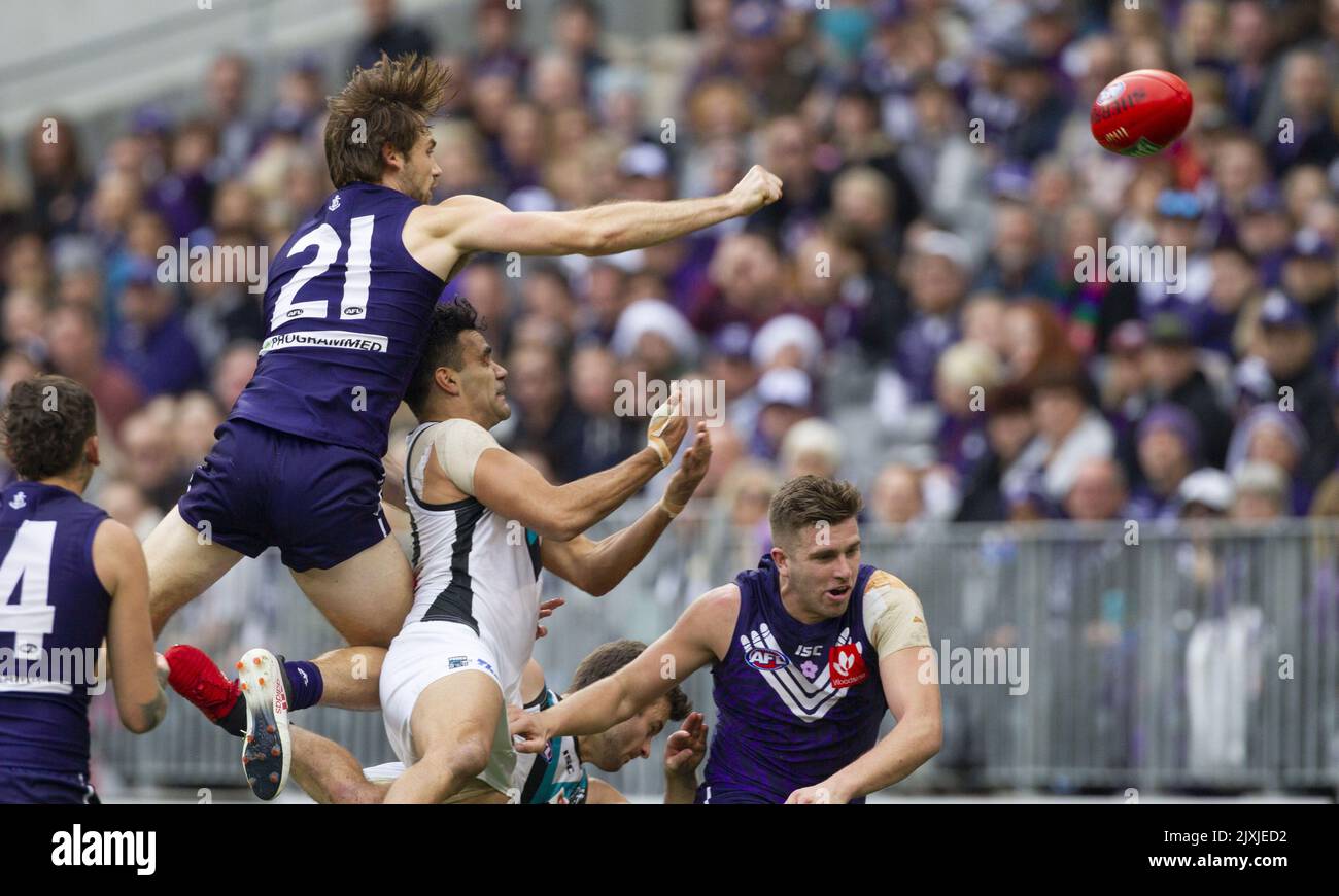 Joel Hamling of the Fremantle Dockers and Lindsay Thomas of Port ...