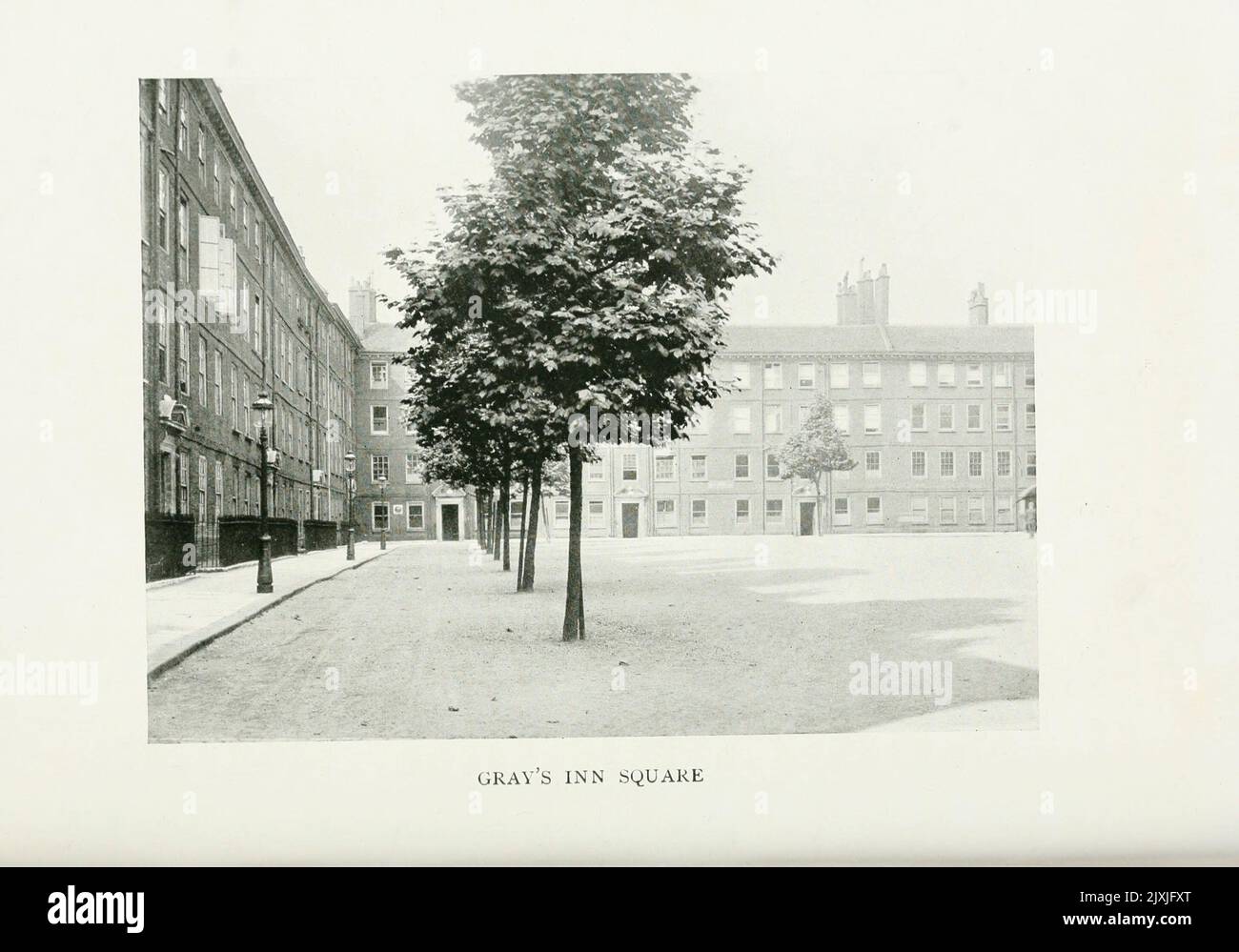 London grays inn square hi-res stock photography and images - Alamy