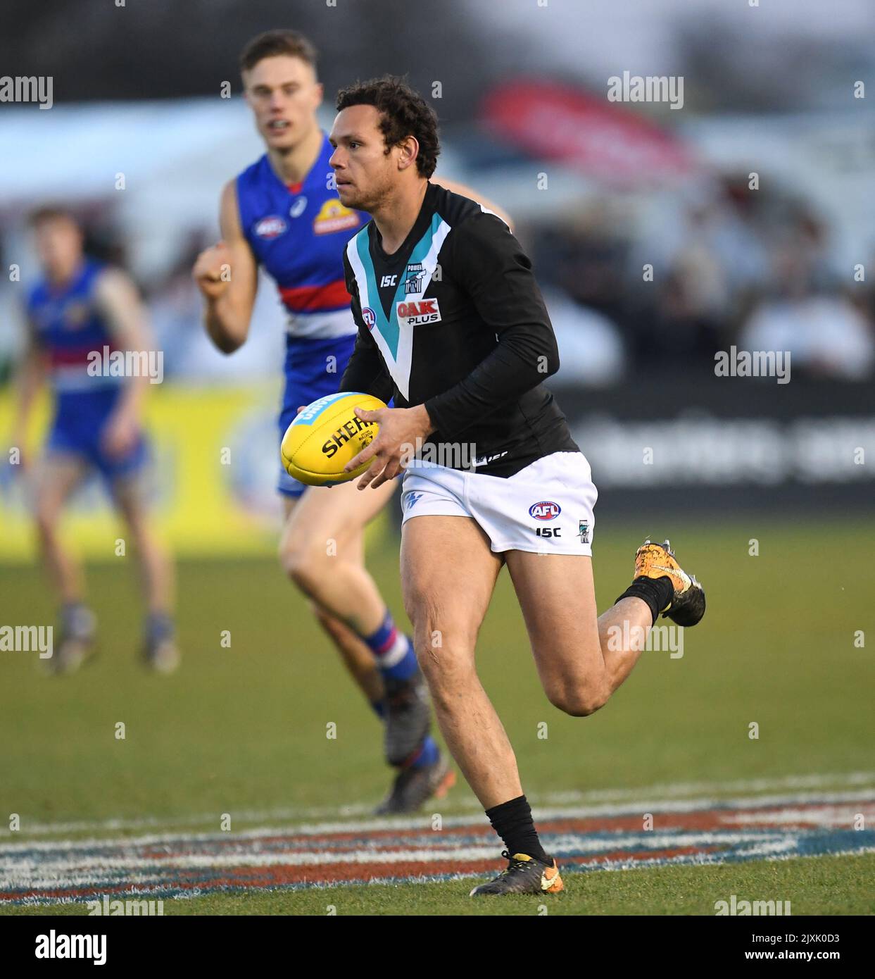 Steven Motlop of the Power (right) is seen in action during the Round ...