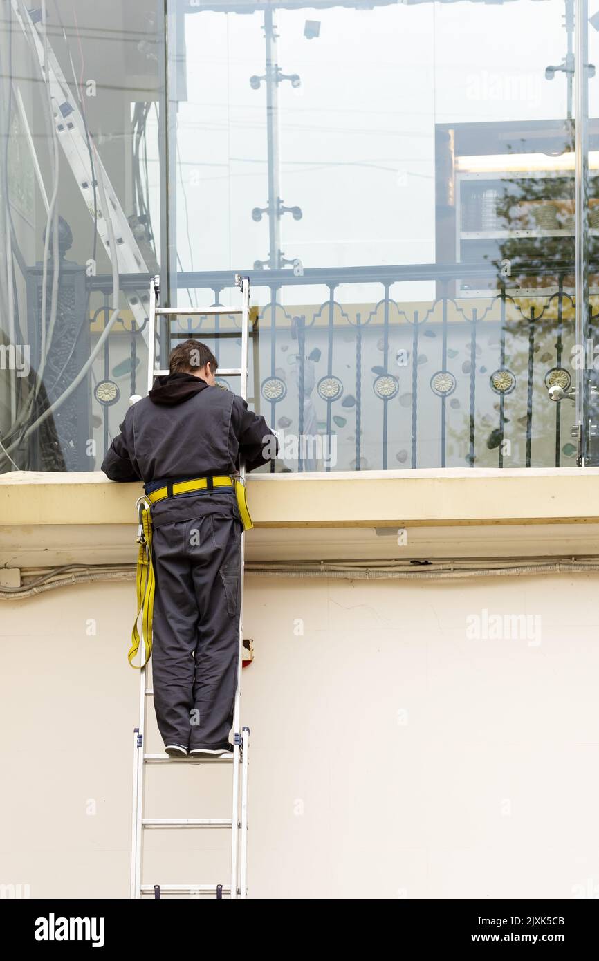 Construction worker performs safety inspection hi-res stock photography and images - Alamy