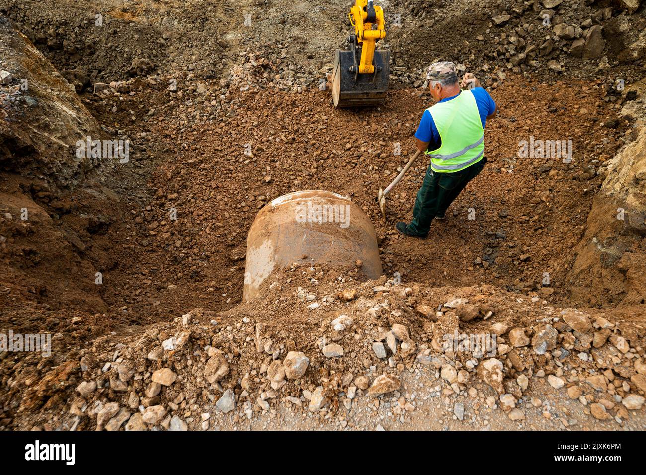 Human digs hi-res stock photography and images - Alamy