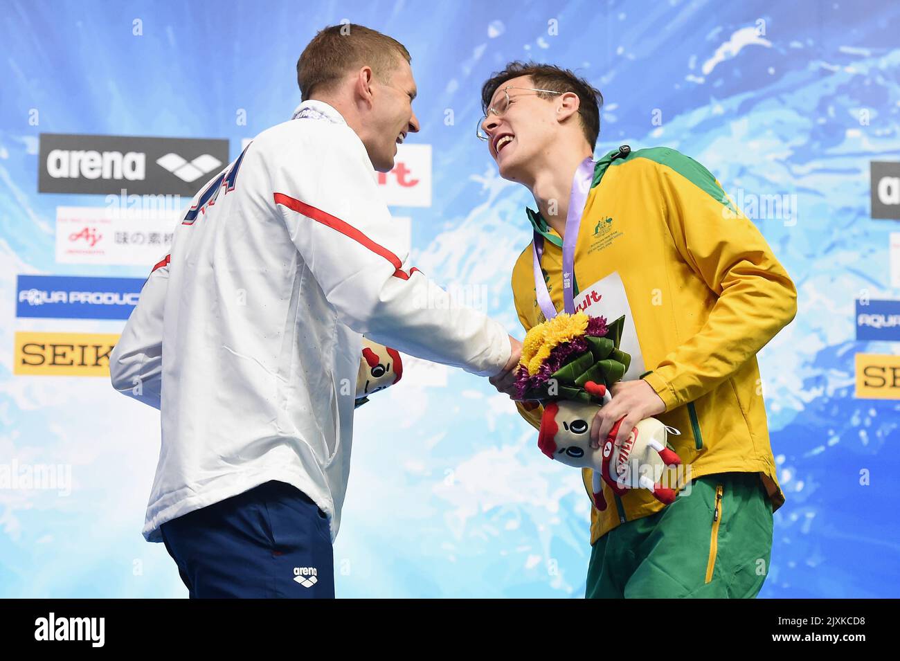 (L-R) Gold medalist Ryan Murphy of the United States shakes hands with ...