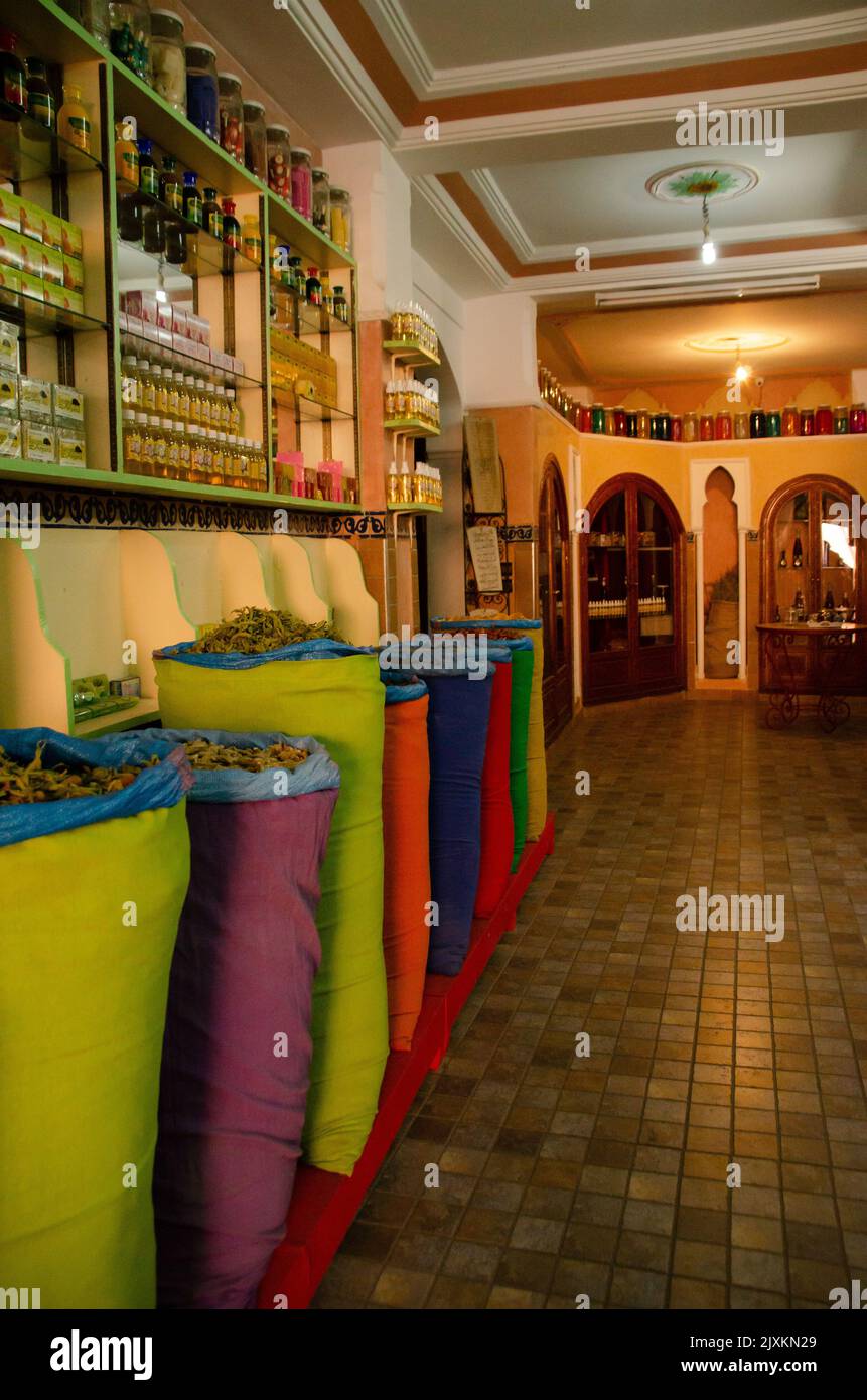 Spice spices store shelves hi-res stock photography and images - Alamy