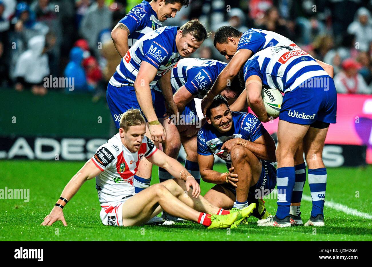 Reimis Smith (centre) of the Bulldogs reacts after scoring against the ...