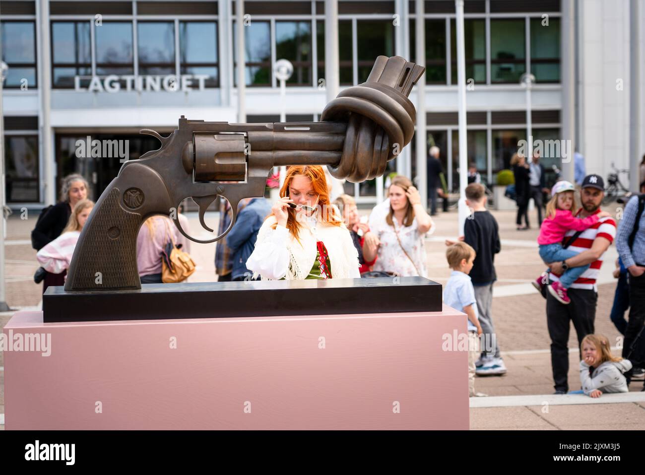Non-Violence (The Knotted Gun) sculpture at Åland 100 Anniversary ...