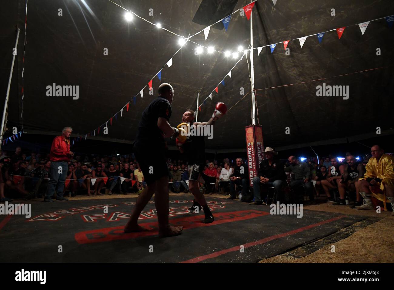 Amateur boxers fight at the Fred Brophy's Boxing Troupe in Birdsville ...