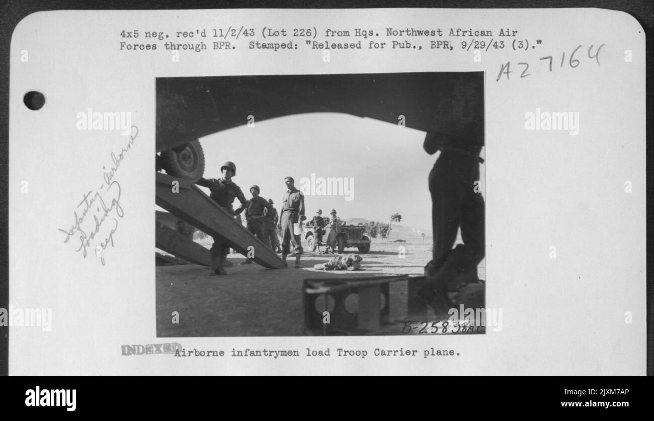 Loading u s aircraft carrier hi-res stock photography and images - Alamy