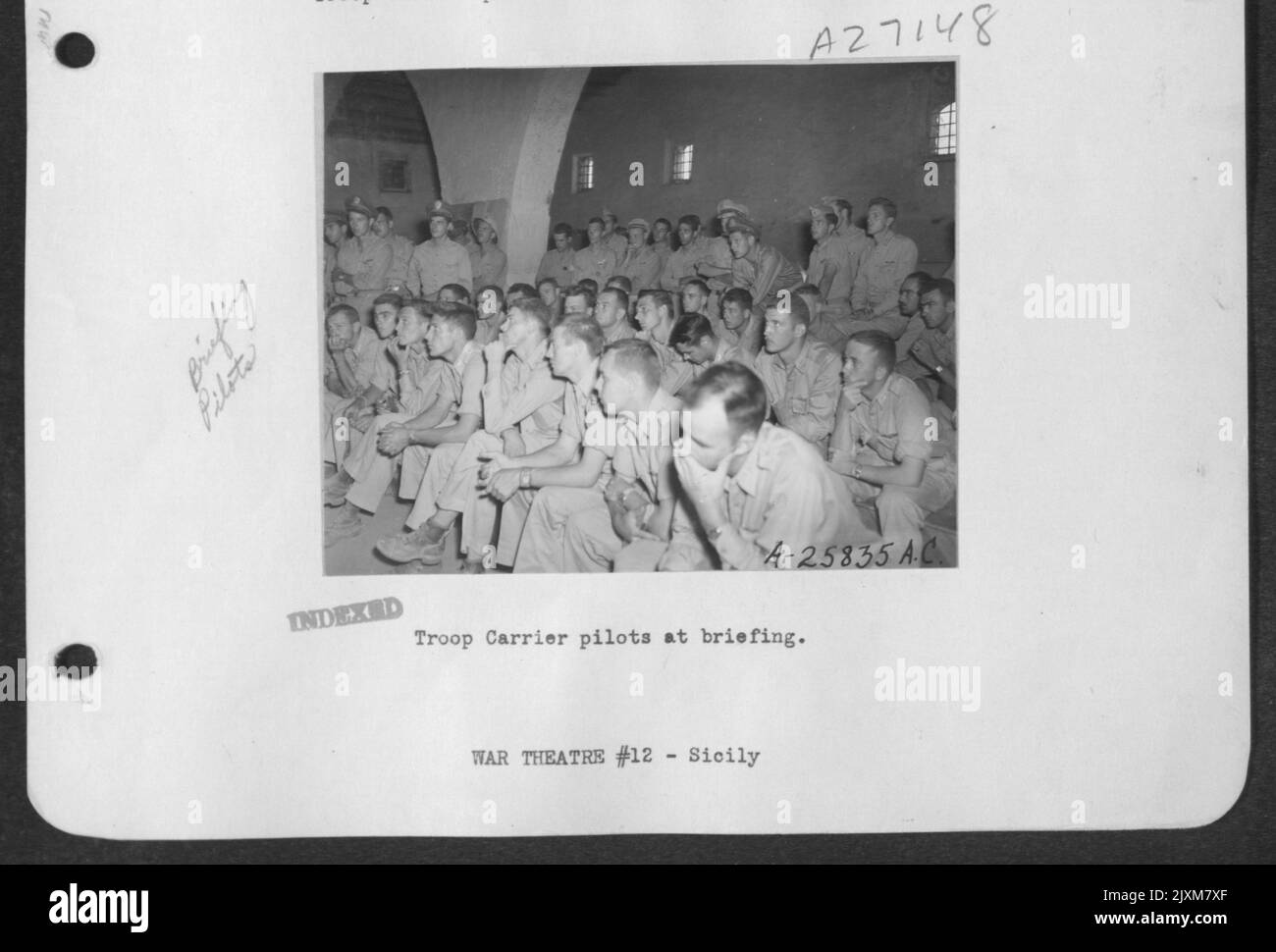 Troop briefing hi-res stock photography and images - Alamy