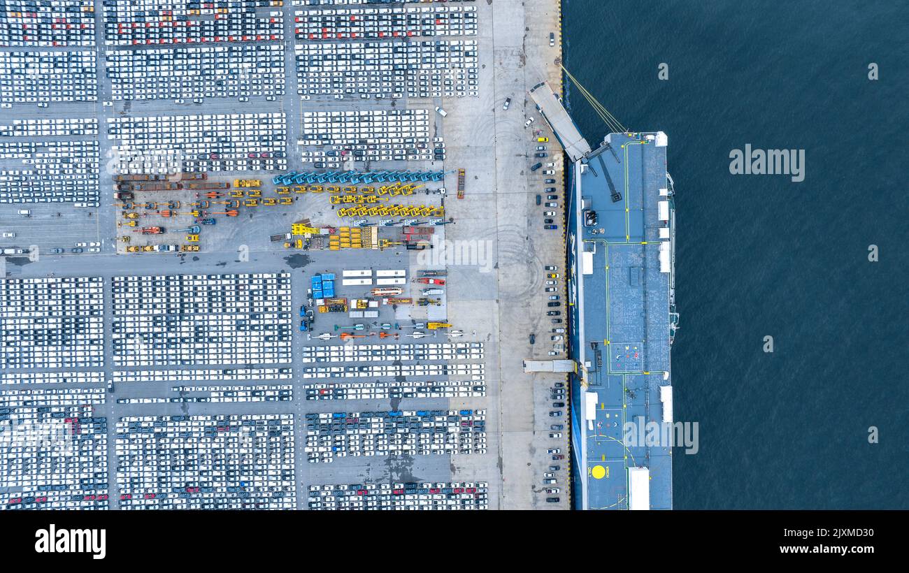 Many new cars running cargo ship, Ro-Ro Ship for import export shipping ...