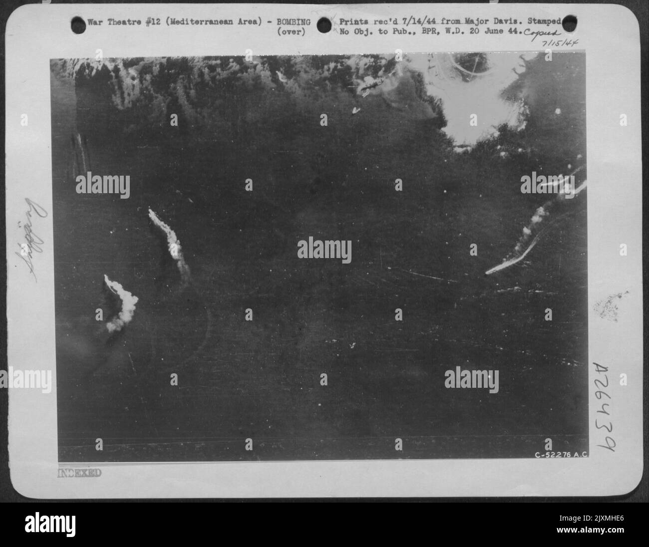 Sea bombing hi-res stock photography and images - Alamy