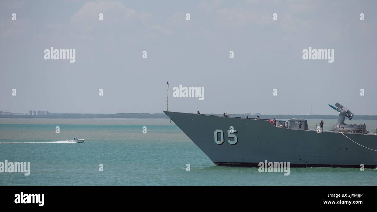 Guided Missile Frigate HMAS Melbourne leads the fleet back to harbour ...