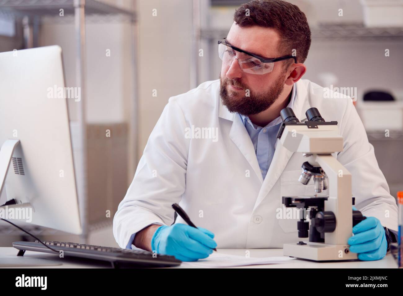 Lab coat computer hi-res stock photography and images - Alamy