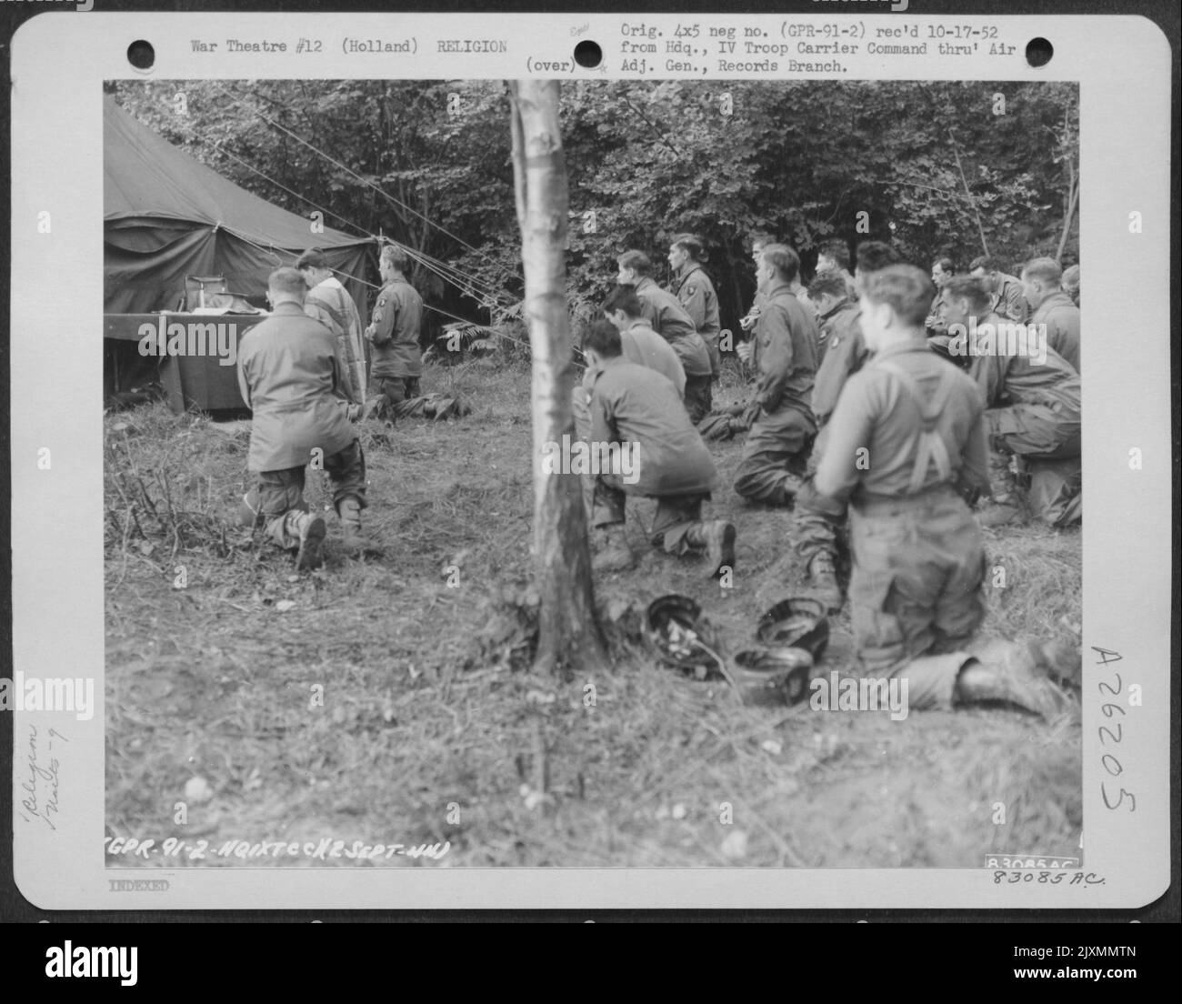 With true simplicity an Air Force Chaplain holds Catholic mass for ...