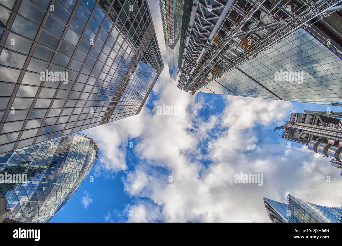 London tall buildings hi-res stock photography and images - Alamy