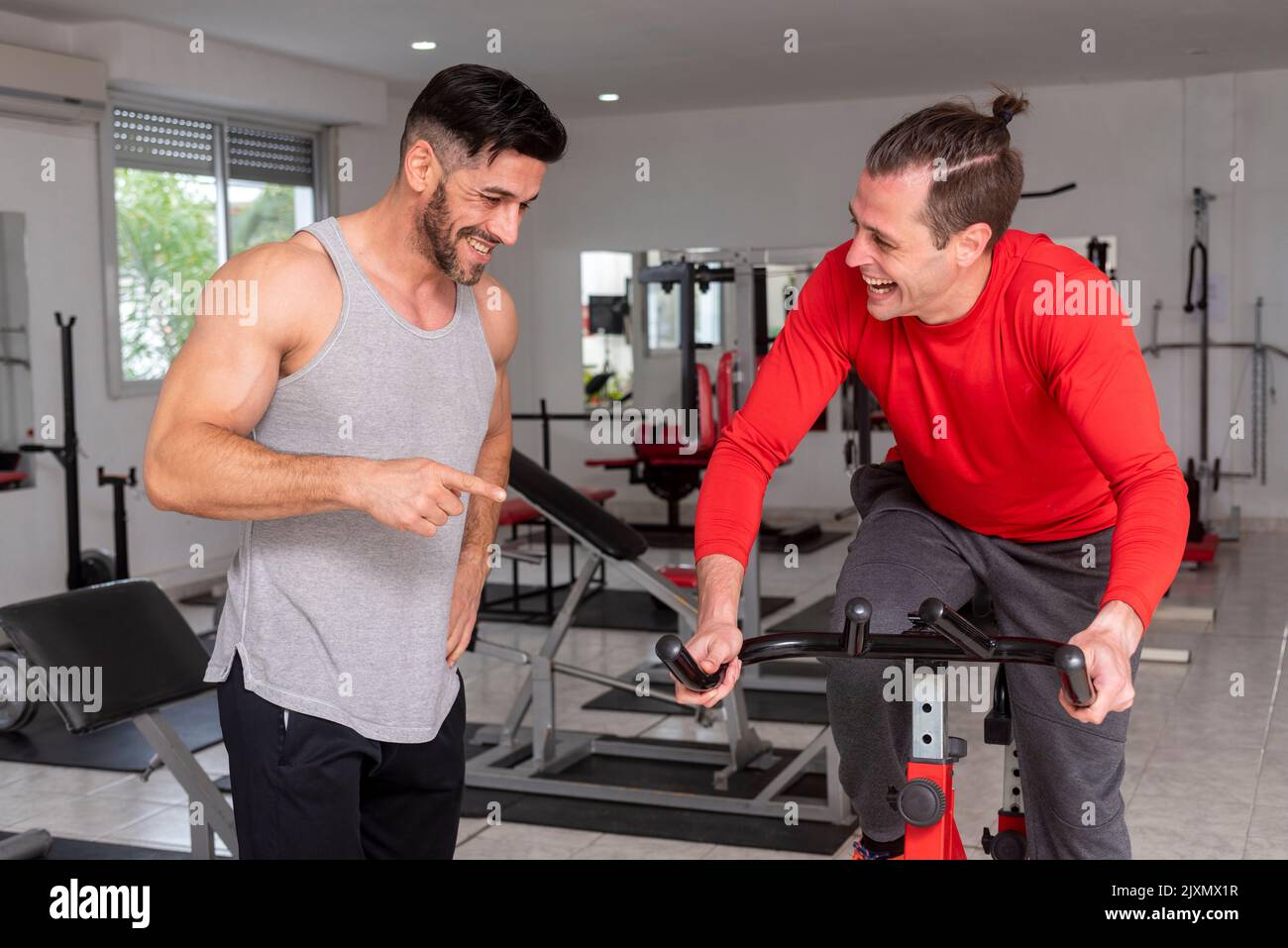 Two guys in gym hi-res stock photography and images - Alamy