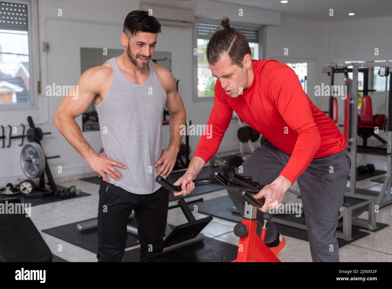 Two guys in gym hi-res stock photography and images - Alamy