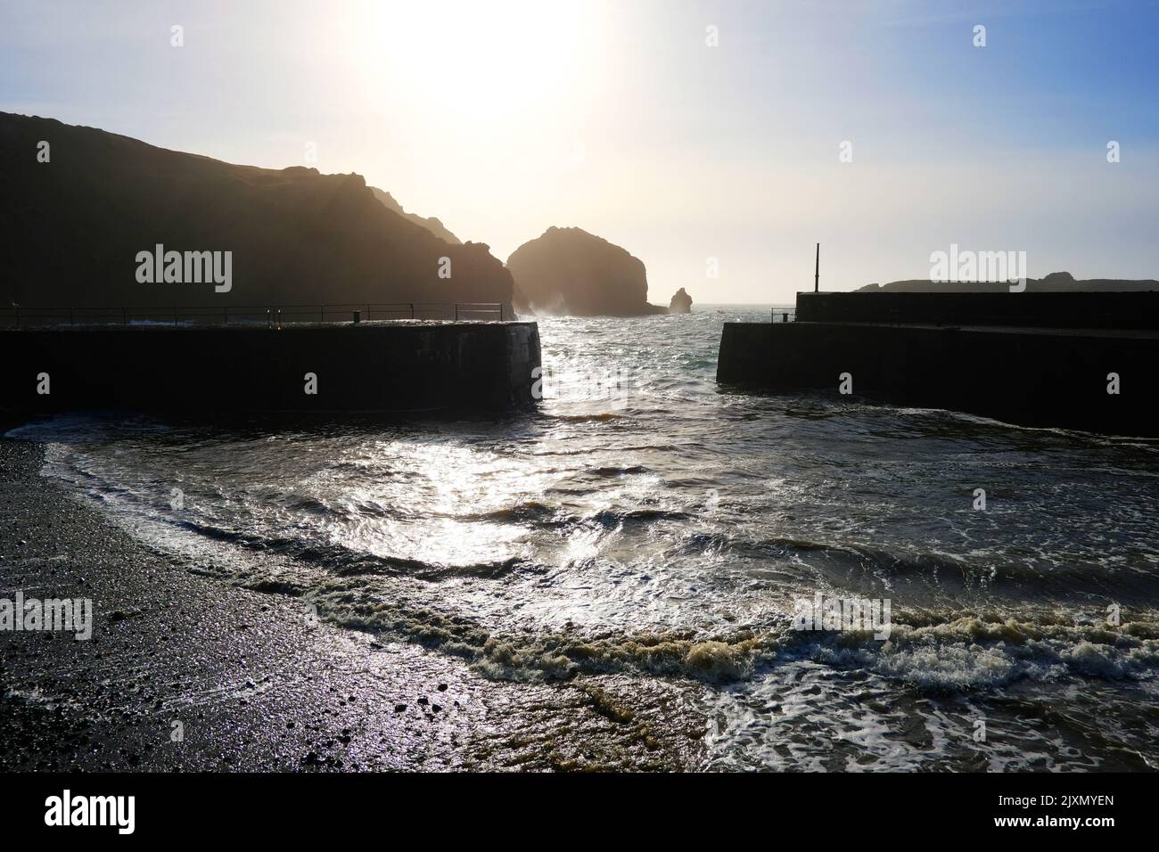 Mullion harbour cornwall hi-res stock photography and images - Alamy