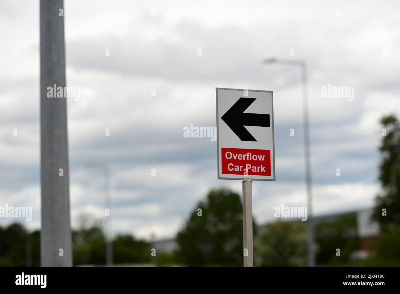 Overflow car parking sign hi-res stock photography and images - Alamy