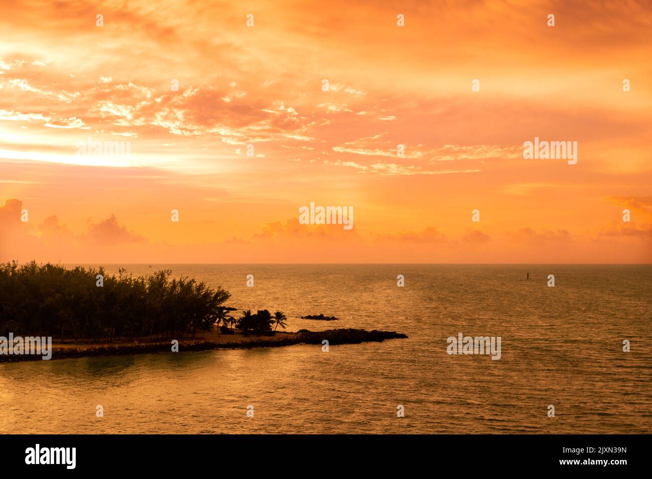 Beautiful calming view sunset tropical hi-res stock photography and ...