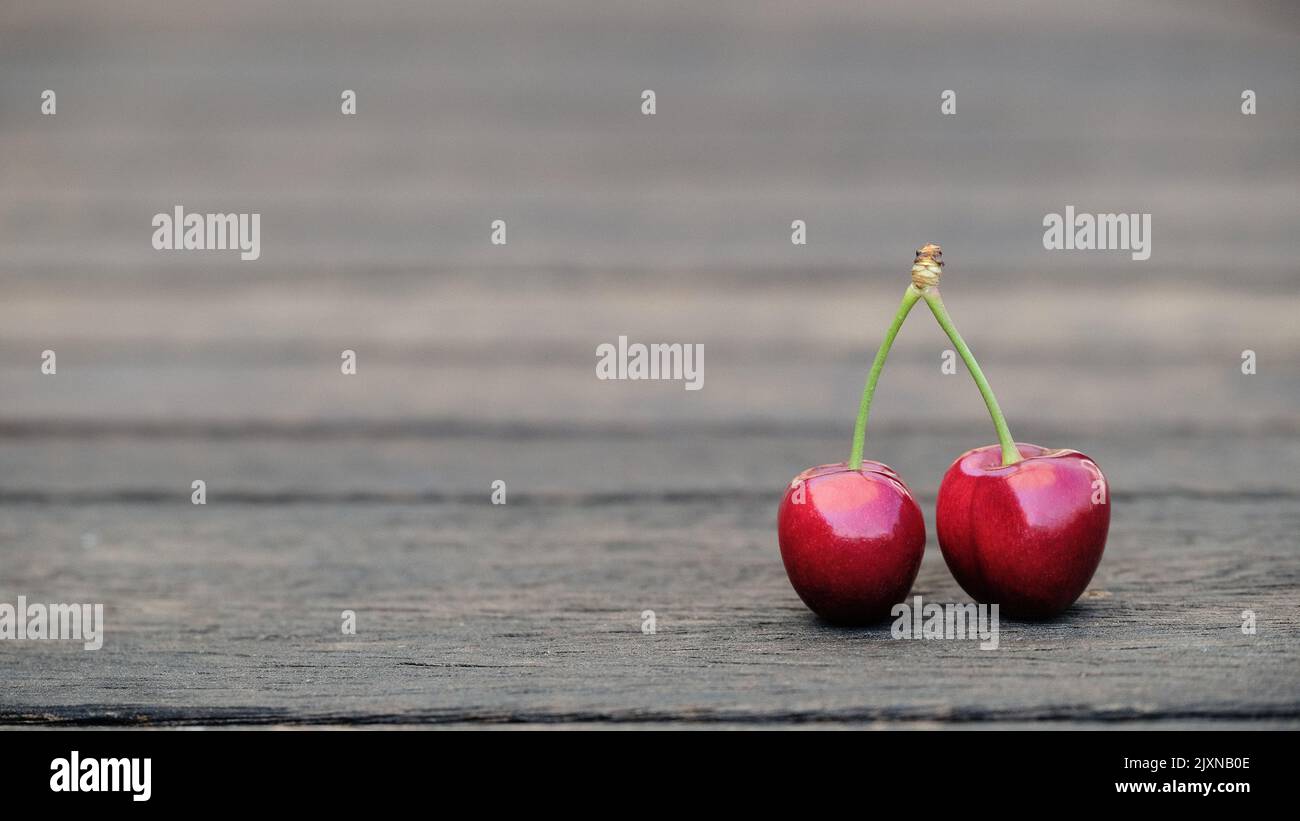 English cherrys hi-res stock photography and images - Alamy