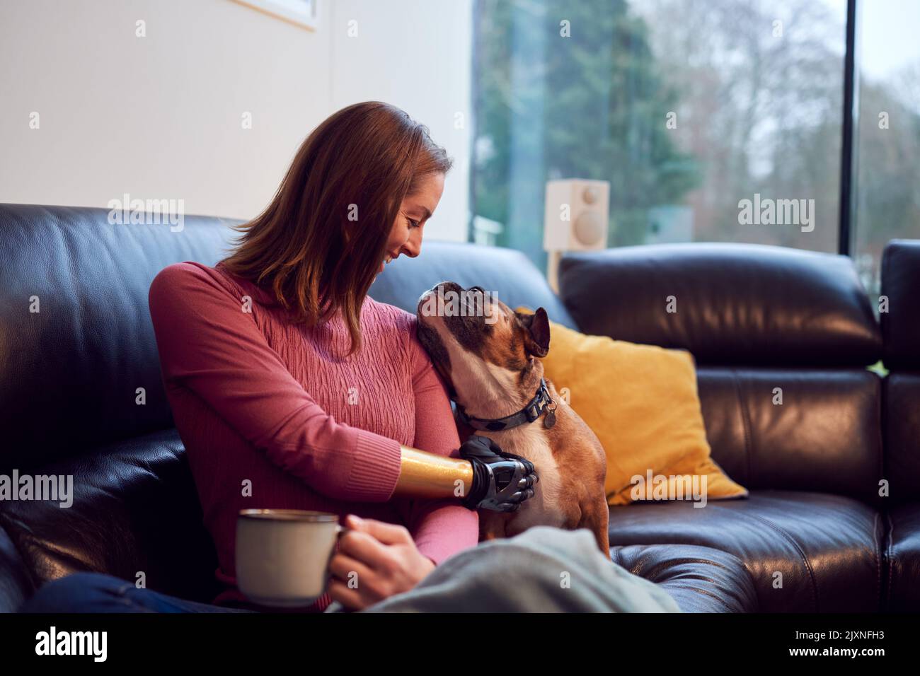 Prosthetic hand people hi-res stock photography and images - Alamy