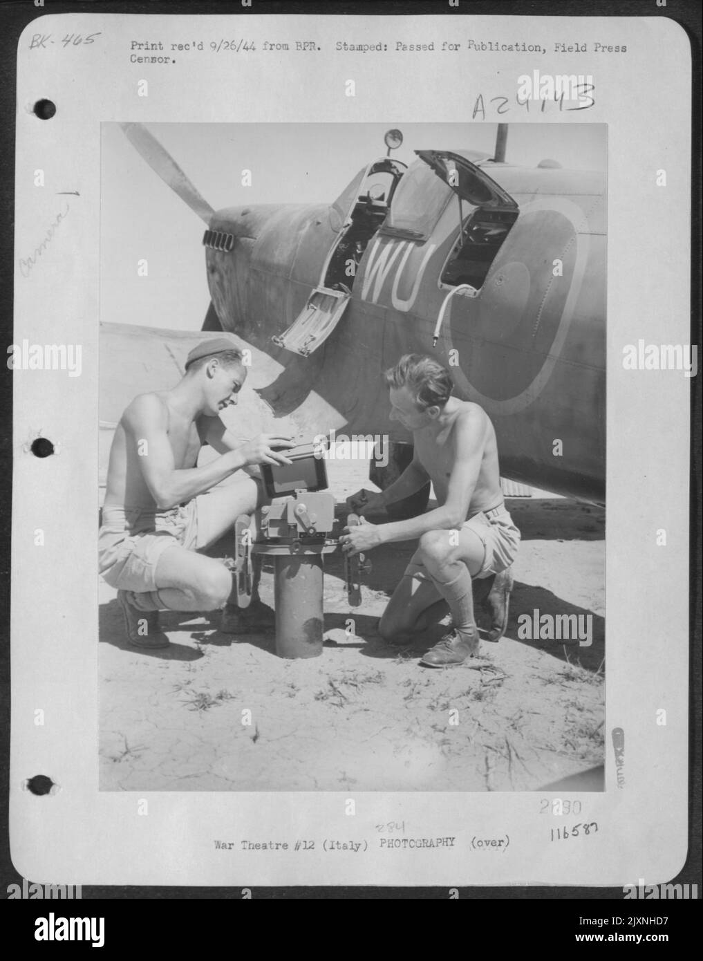 These Two British Ground Crew Men Change The Magazine Of An Aerial ...