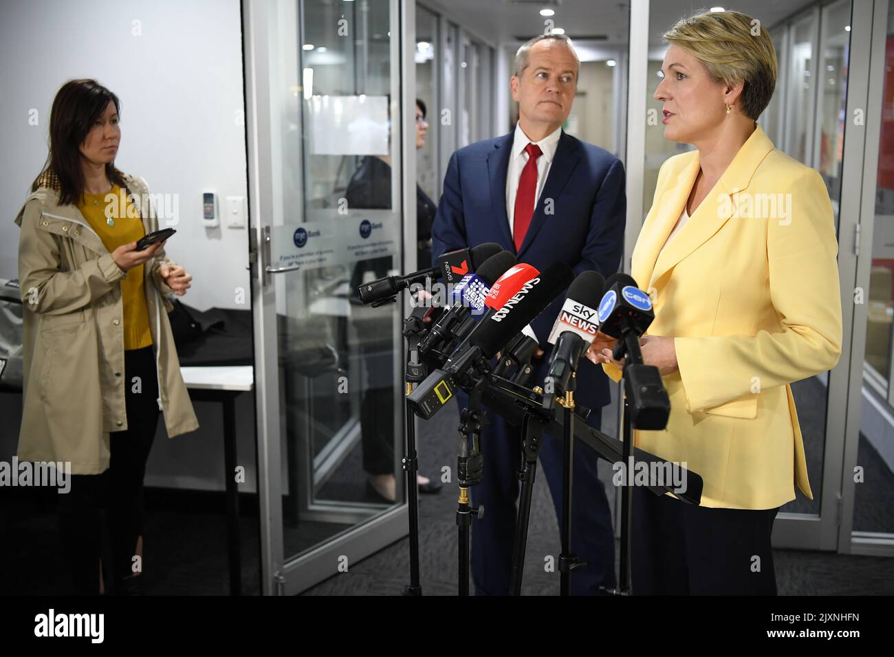 Leader of the Opposition Bill Shorten (left) and Deputy Leader of the ...