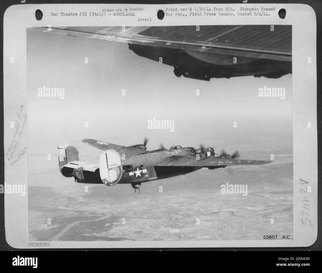 B 24 bomber flying hi-res stock photography and images - Alamy