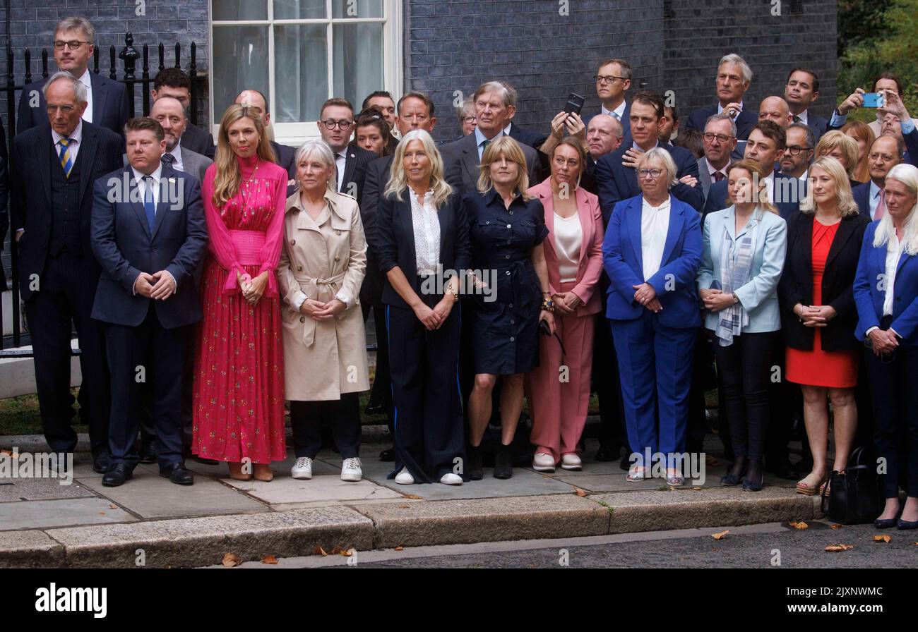 Boris Johnson's wife, Carrie Johnson, listens to Boris's resignation ...
