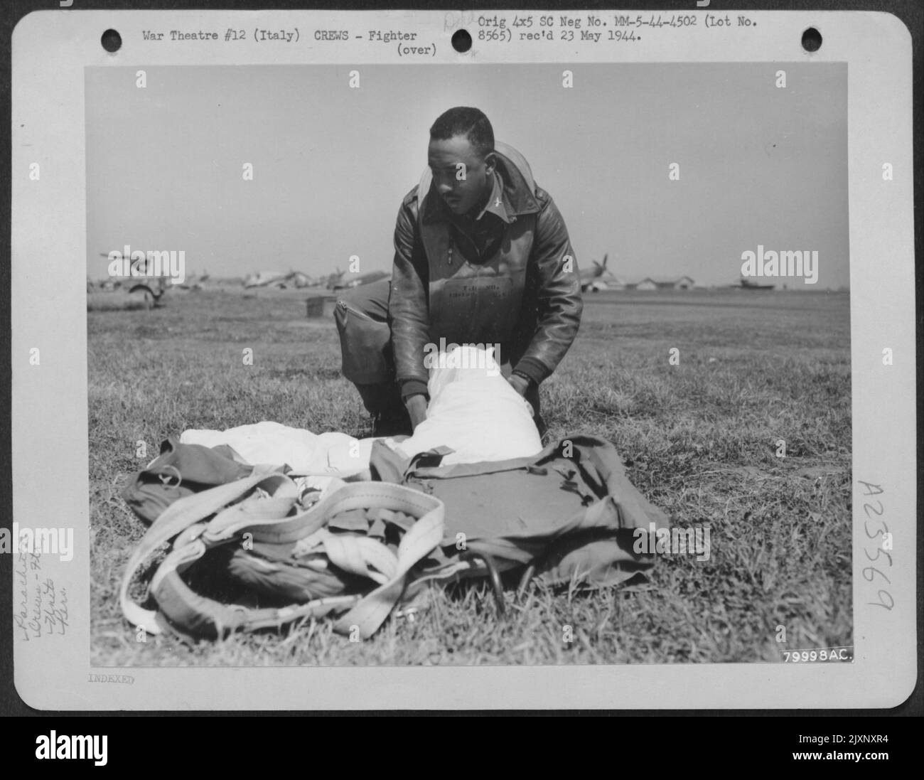 Bailing out parachute hi-res stock photography and images - Alamy