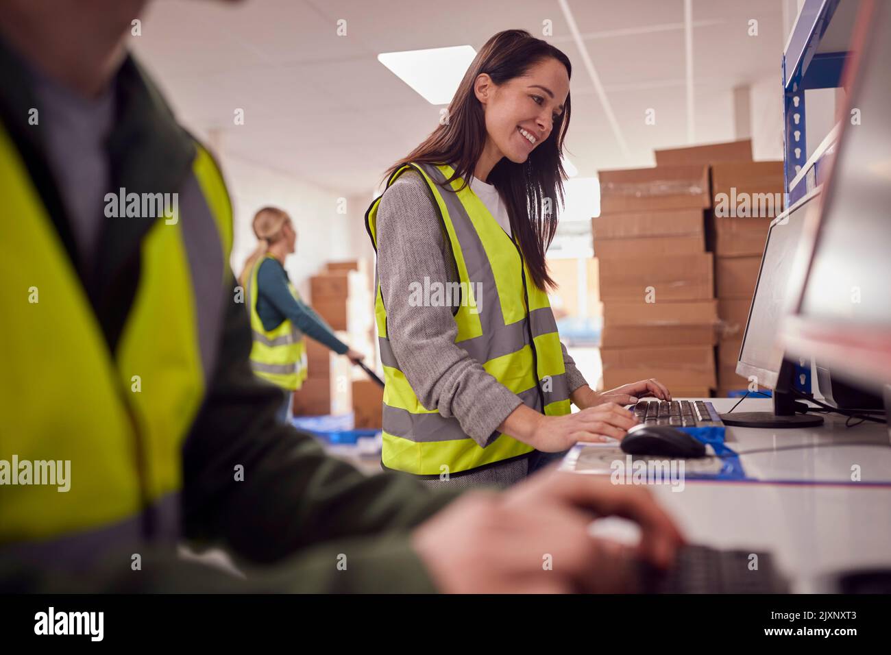 Logistics warehouse management staff hi-res stock photography and ...