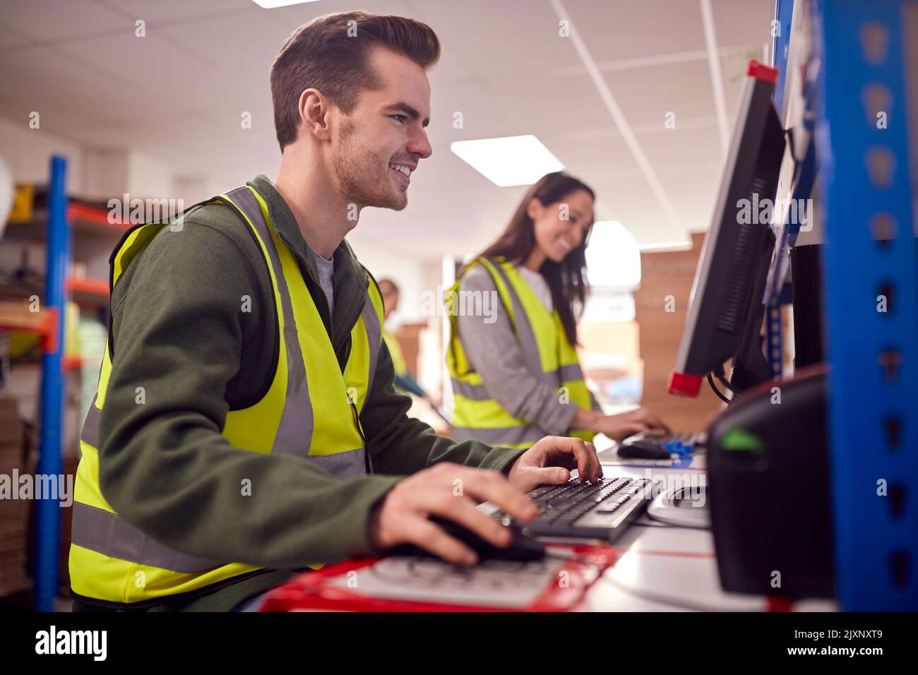 Person on computer warehouse hi-res stock photography and images - Alamy