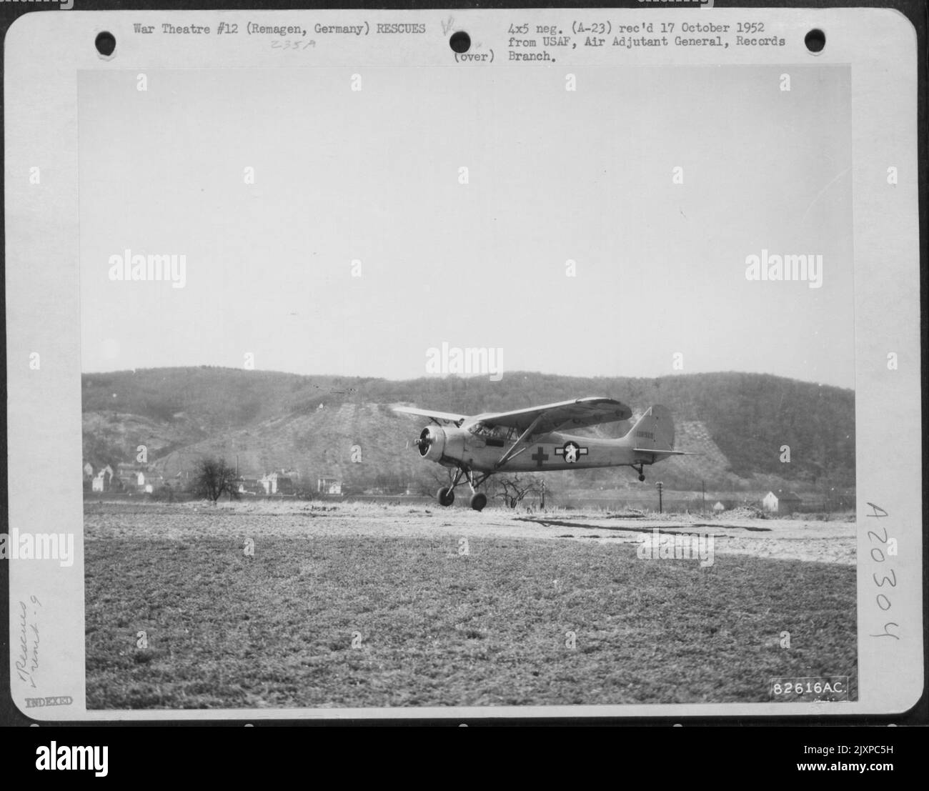 Liaison plane hi-res stock photography and images - Alamy
