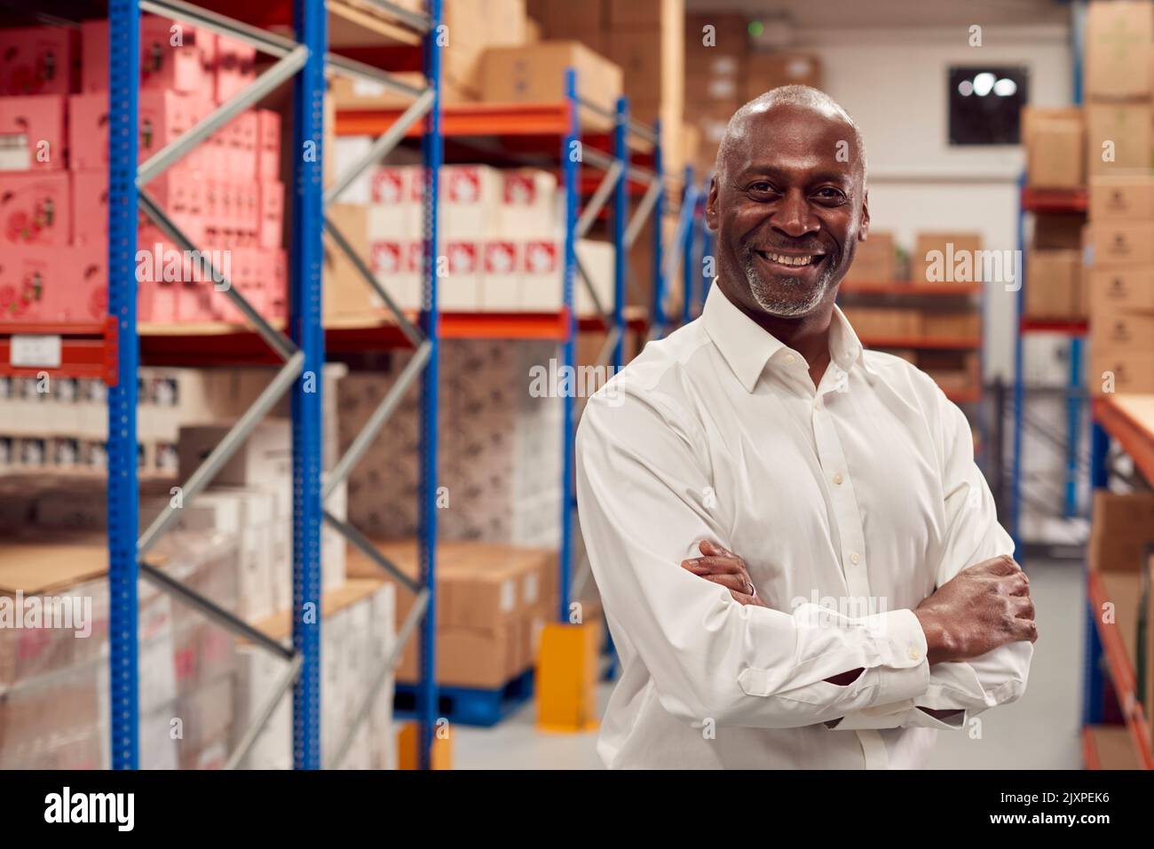 Logistics warehouse management team hi-res stock photography and images ...