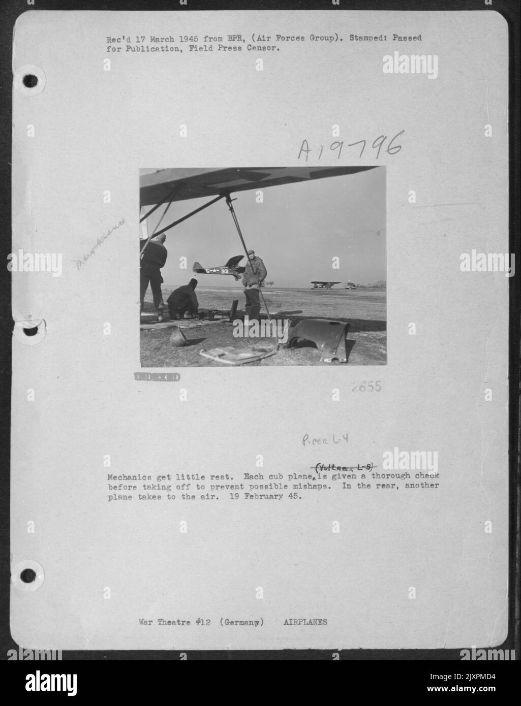 Piper cub aircraft takes off hi-res stock photography and images - Alamy