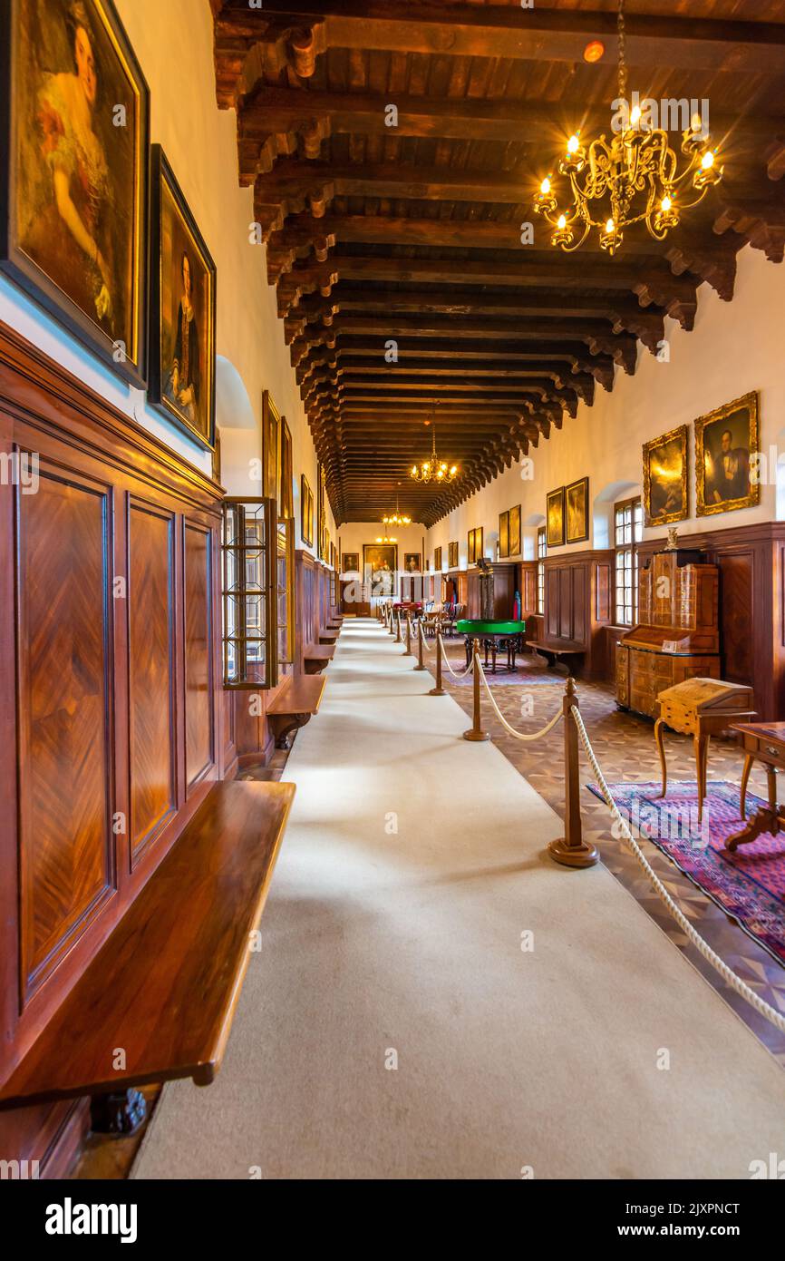 Medieval castle interior hi-res stock photography and images - Alamy