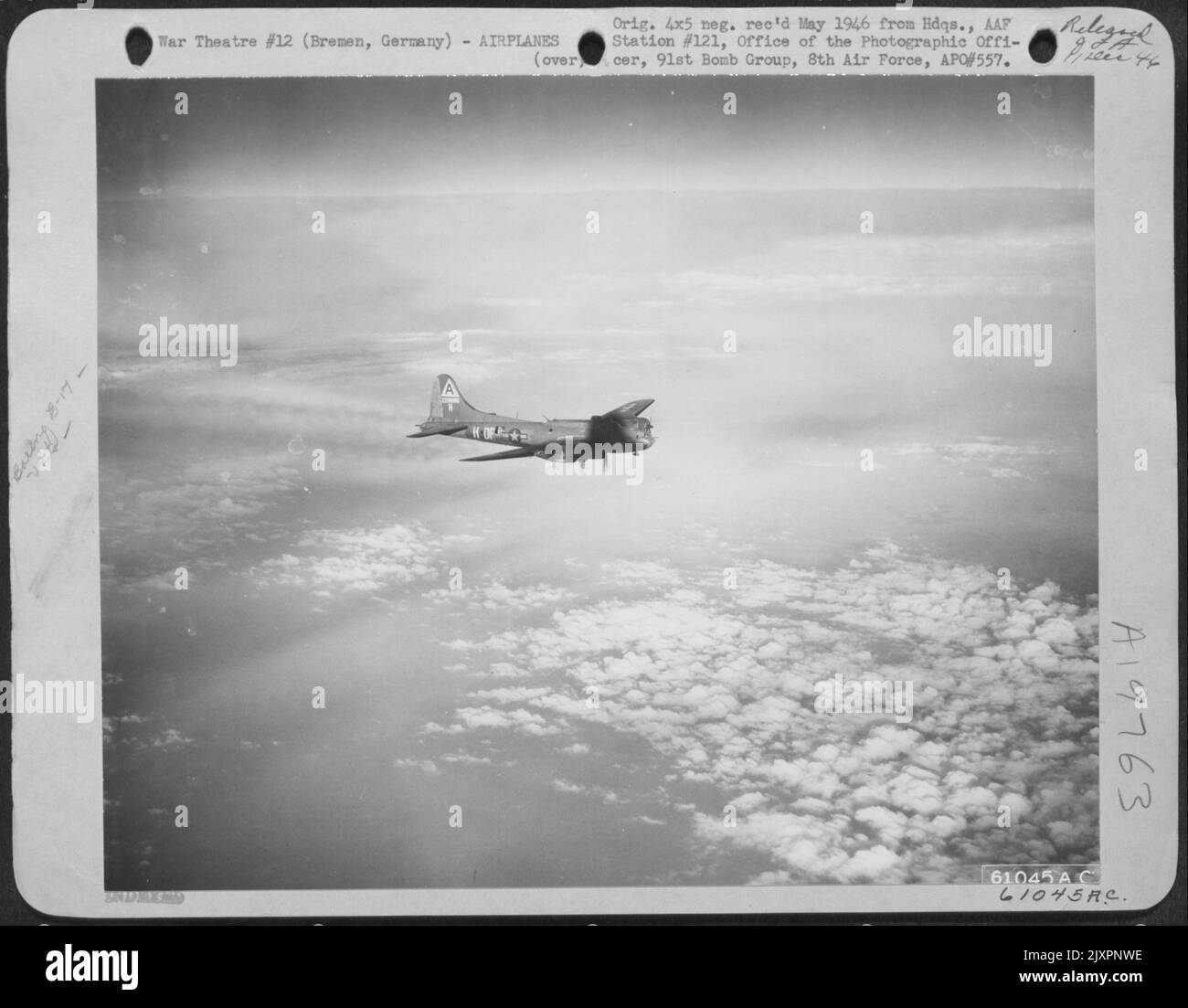 27 feet high Black and White Stock Photos & Images - Alamy